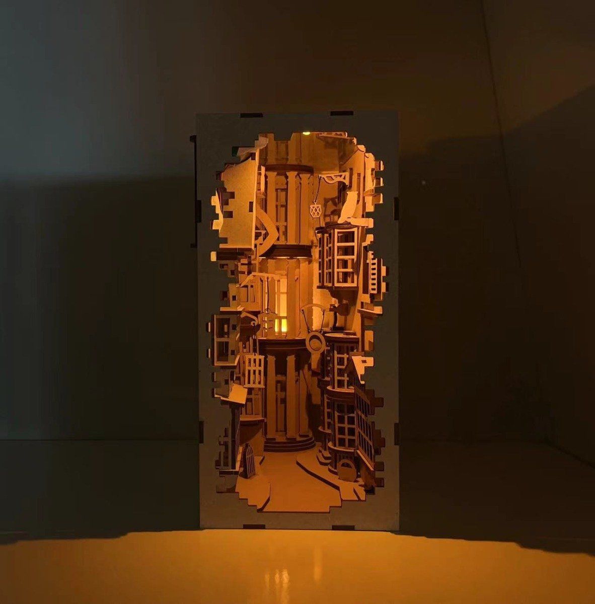 Revell Harry Potter - Diagon Alley Book Nook | NerdUP Collectibles